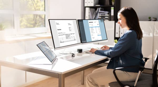 How to Connect Two Monitors to a Laptop: All-in-One Guide